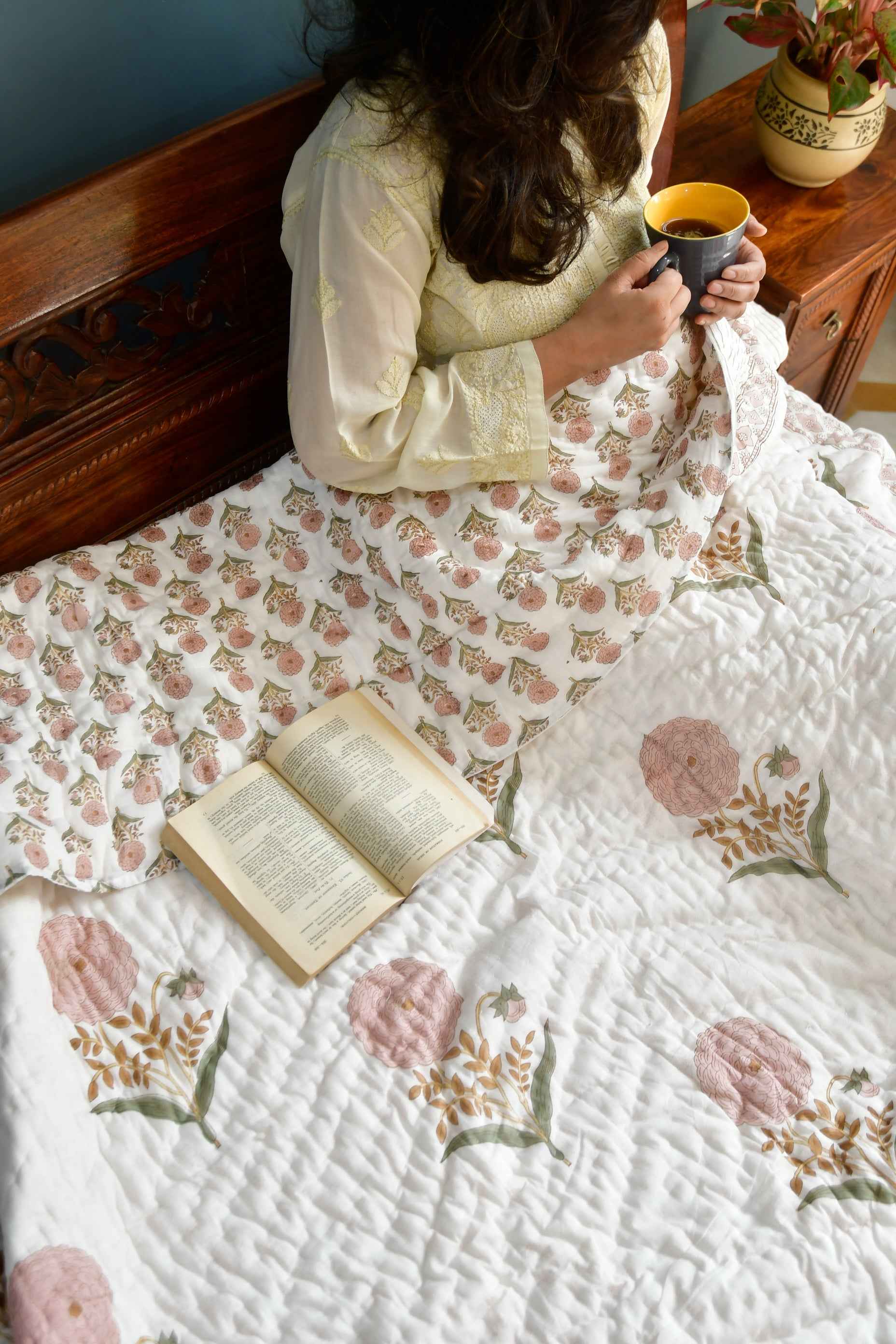 Pink Phool Quilt: Experience Floral Beauty & Cozy Comfort – Fabamber ...